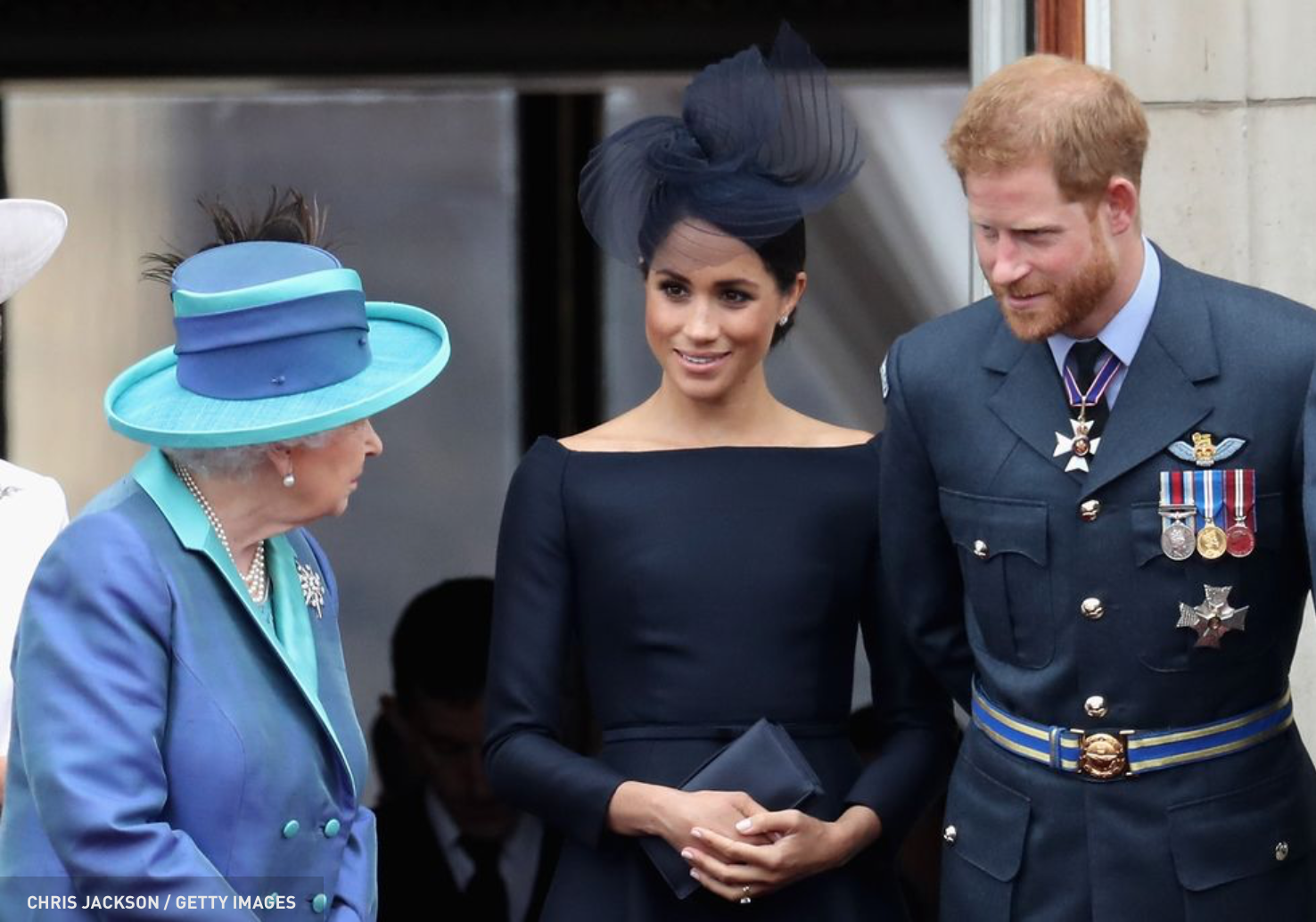 Regina Elisabeta si Palatul Buckingham: un model de comunicare ...